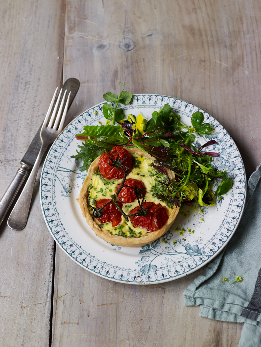 Savory Comte Tarts with Slow Roasted Tomatoes, Comté and Chives | Comte USA